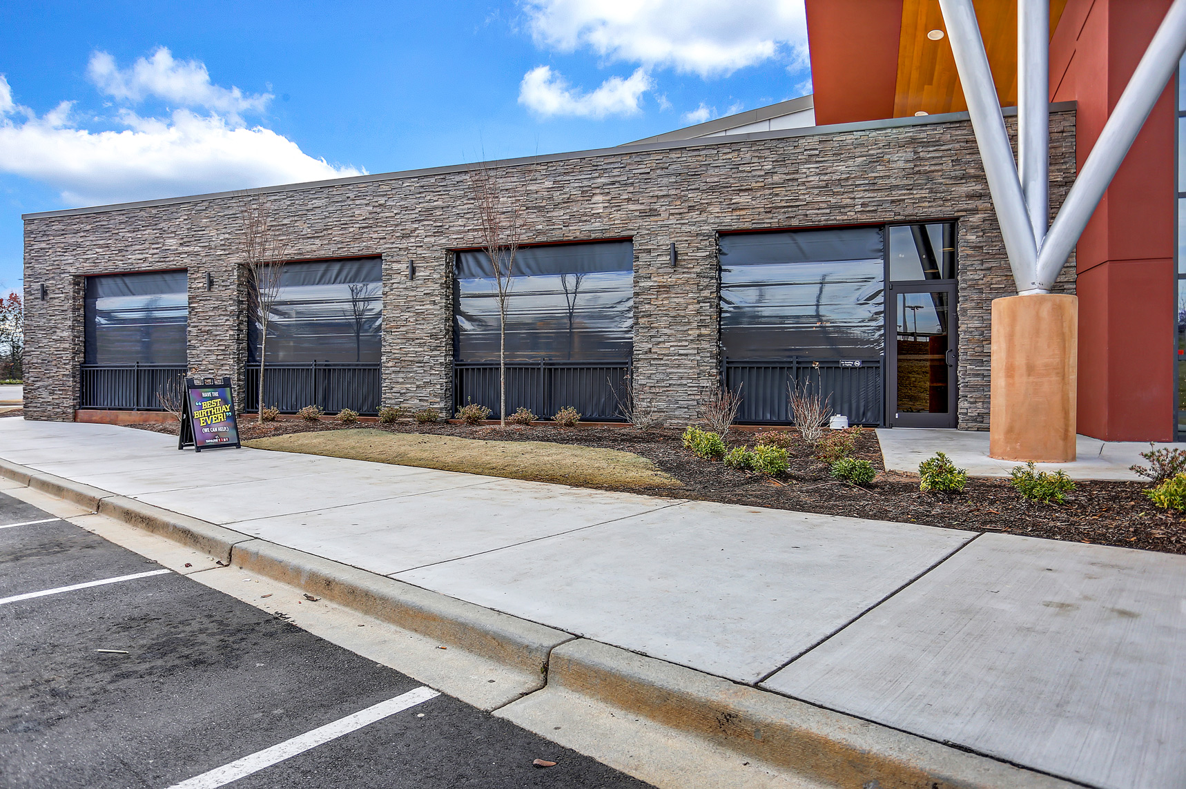 Midwest Outdoor Living | Screens | Commercial